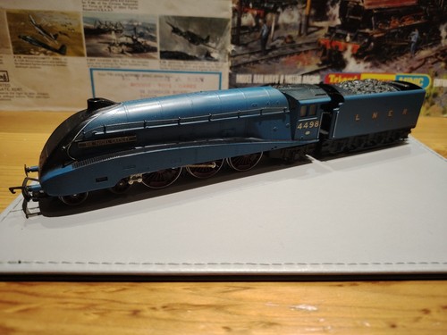 Hornby OO R888 A4 4-6-2 Steam Locomotive 4498 Sir Nigel Gresley LNER ...