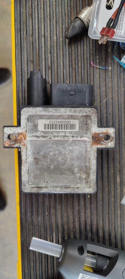 04 05 Chevrolet GMC DURAMAX 6.6 LLY Glow Plug Control Module Rebld ...