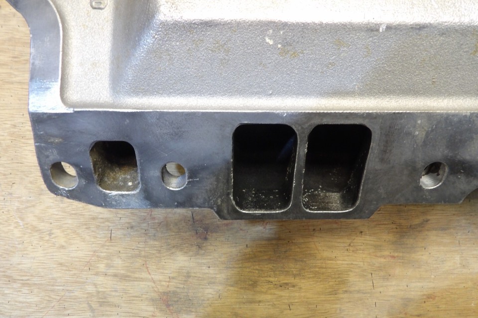 Edelbrock 2925 Super Victor Small Block Chevy 23 Intake Manifold SBC ...