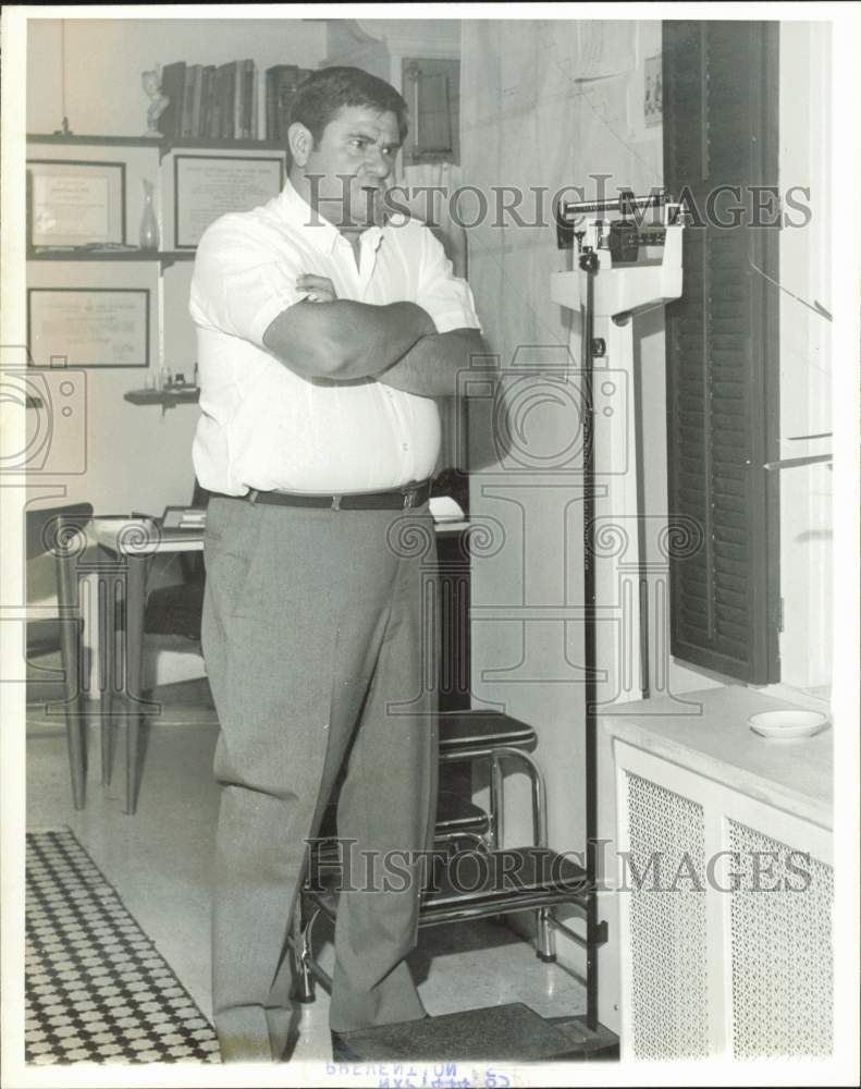 1964 Press Photo Actor Buddy Hackett at his doctor's office - kfa37405 ...