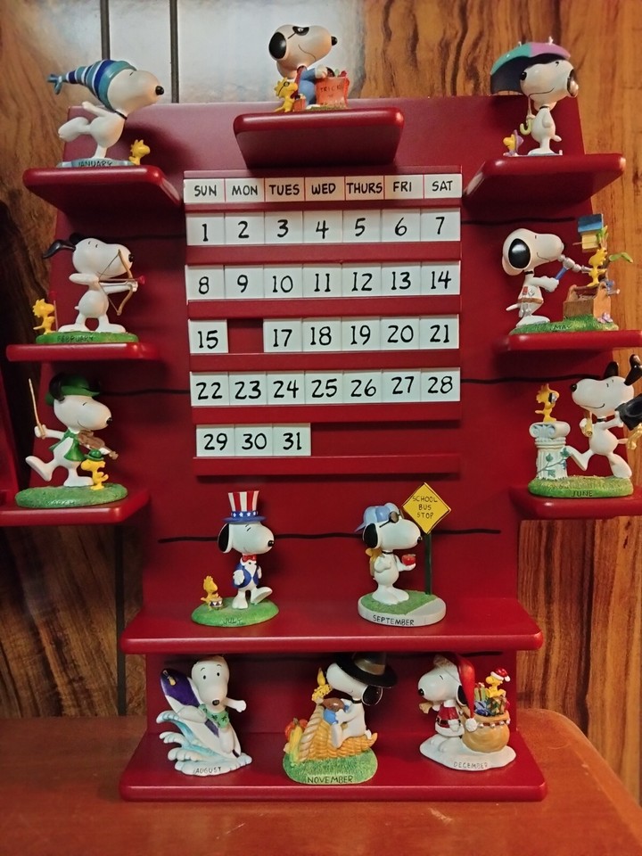 Peanuts Snoopy Perpetual Calendar by Danbury Mint Red Dog House with ...