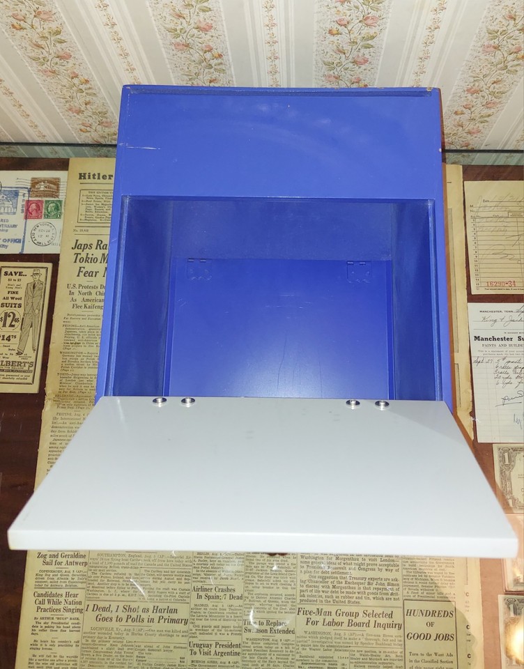 Vintage Mak Magic Rabbit Box Stage Illusion Prop - Excellent Condition ...