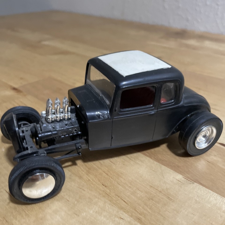 Vintage AMT 1932 Ford Deuce Coupe Built 1/25 Model Trophy Series Hot ...