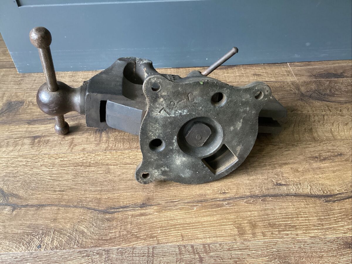 Vintage Rock Island # 73 Swivel Base Machinist Bench Vise 4 Vintage Rock Island # 73 Swivel Base Machinist Bench Vise 4