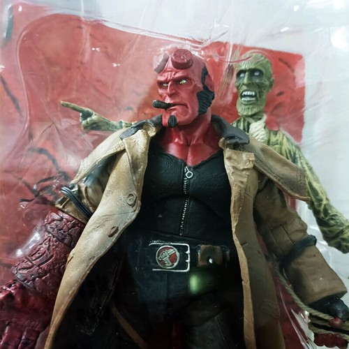 Mezco Hellboy 2 Golden Army With Ivan Zombie Corpse 7" Action Figure 1: ...