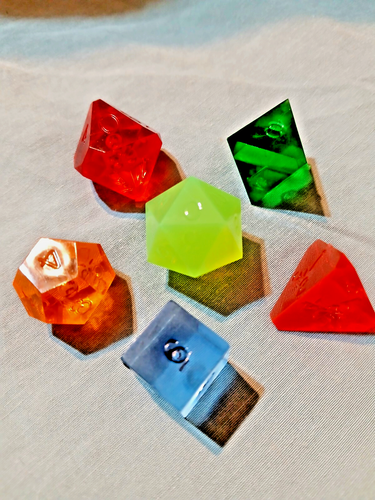 COMPLETE SET OF VINTAGE DUNGEONS & DRAGONS GEM DICE BY GAMESCIENCE (VERY RARE!!) | eBay