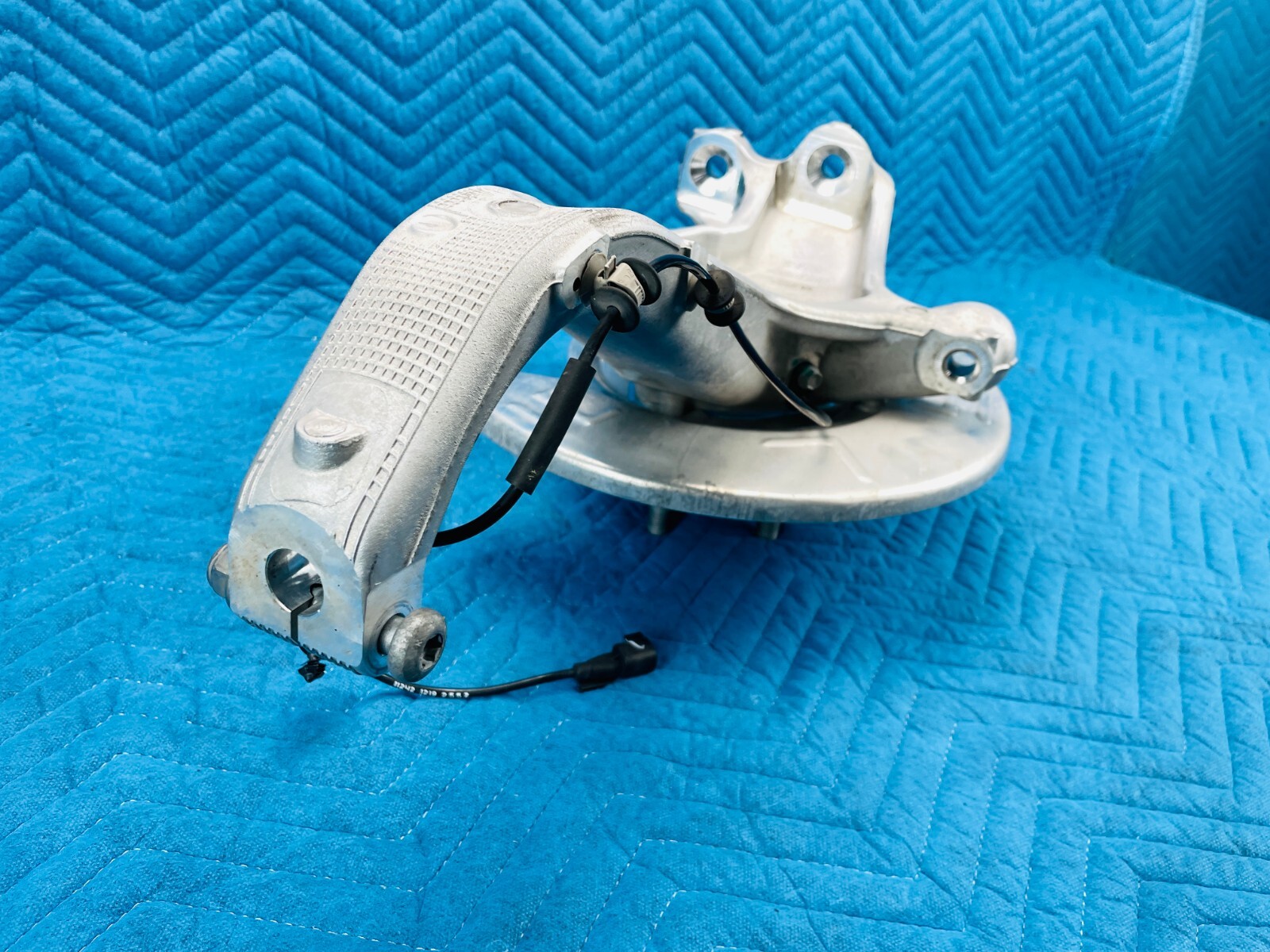 Tesla Model 3 RWD Front Passenger's Knuckle Spindle w/Hub & ABS Sensor ...