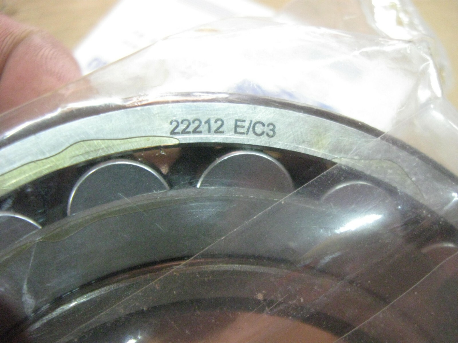 SKF Explorer Bearing 22212 E/C3 Spherical Roller Size : 60x110x28mm ...