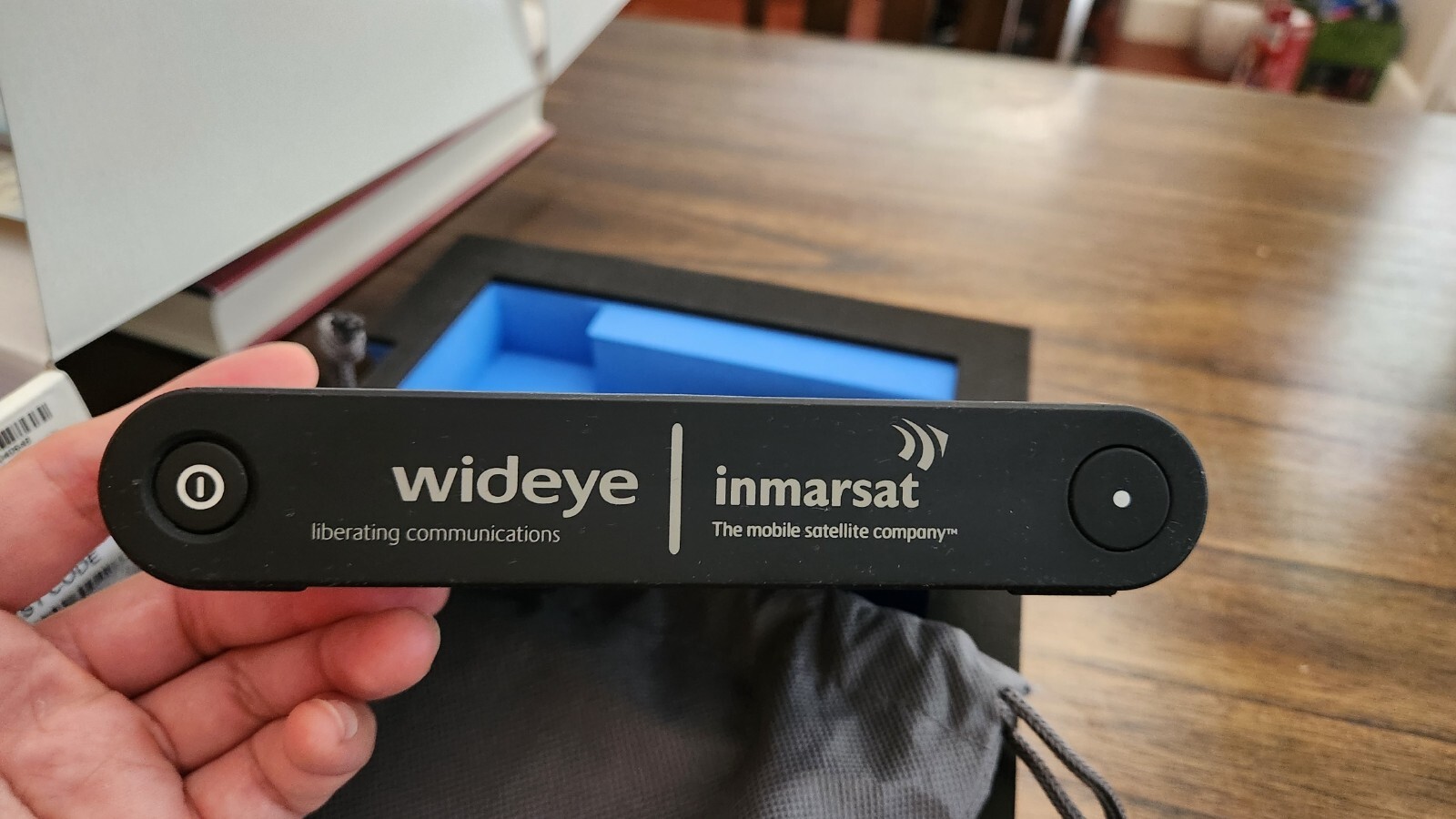 Mint condition:Wideye iSavi IsatHub Portable Satellite Internet ...