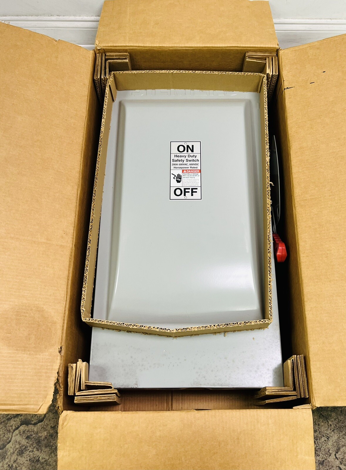 SIEMENS ITE MODEL NO. HF364R FUSIBLE SAFETY SWITCH 200AMP, 600V, 3P, 3W ...