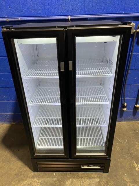 TRUE GDM-30-LD 2 GLASS DOOR REFRIGERATOR COOLER DISPLAY MERCHANDISER | eBay