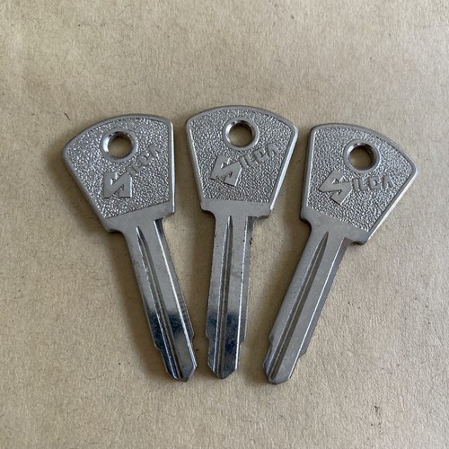 3x SILCA UNCUT BLANK AUTOMOTIVE AF2C ILCO 61F ALFA CAR KEY NOS NEW OLD ...