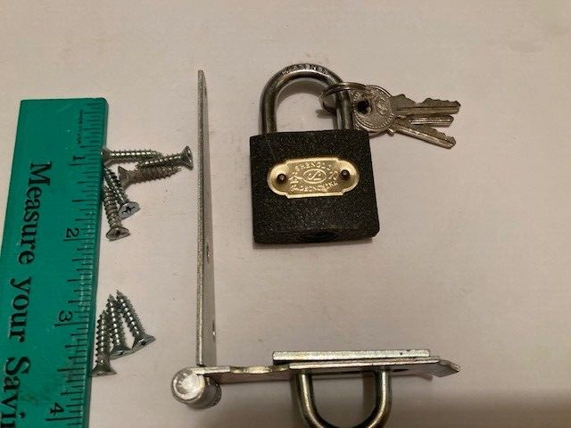 STEEL PADLOCK ( 1 1/2") W/ 3 KEYS HASP/STAPLE LOCK ATTACHMENT W/ SCREWS ...