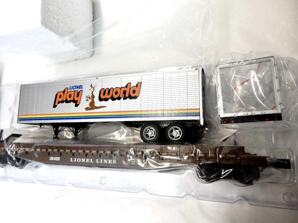 Lionel #2326420 Lionel Lines 50' Flat Car w Play World Trailer -O Scale ...