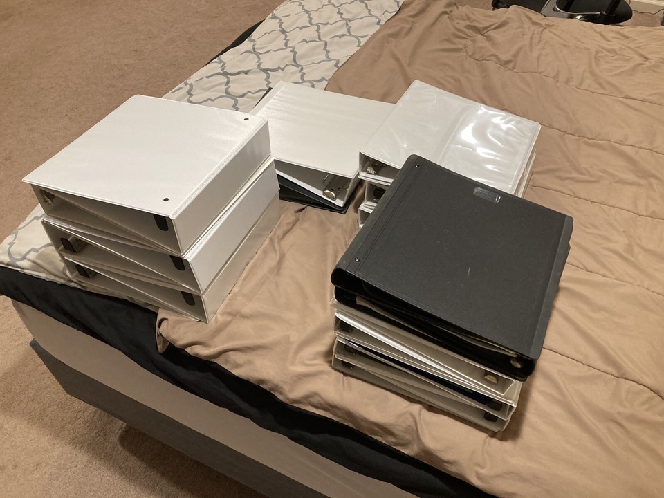 Lot of 22 3-Ring Binders Varying Sizes (See Description for Quantities ...