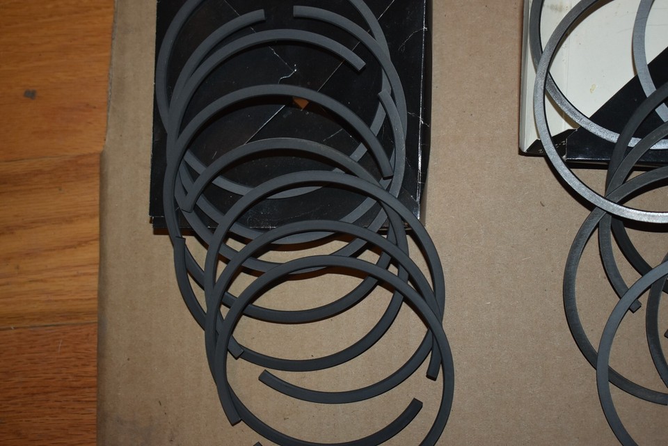 Badger P557-030 Aluminum Pistons (8) NOS & Perfect Circle Ring Set 210 ...