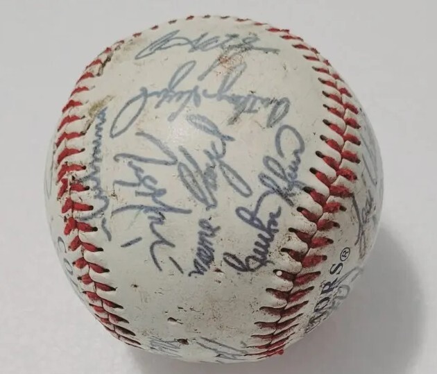 ⚾🧢Autographed Collectors Baseball Signed Over 25 Signatures MLB ⚾ 🧢 | eBay