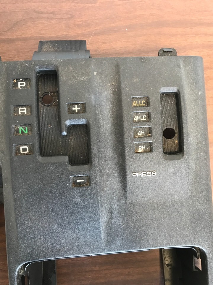 2001-2002 Mitsubishi MONTERO Front Center Console Gearshift Shifter ...