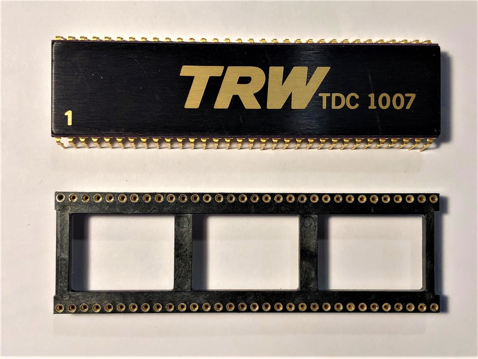 8-Bit A/D CONVERTER GOLD VINTAGE VERY RARE TRW IC TDC-1007 w/64 Pin ...