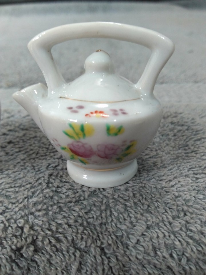Vintage Hand Painted Tea Pot Salt And Pepper Shakers | eBay