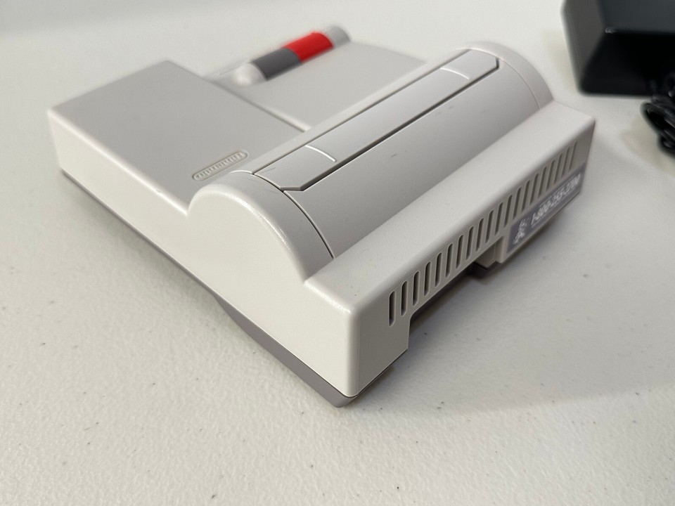 Nintendo NES Top Loader Bundle, Console used Few Times! Controller ...