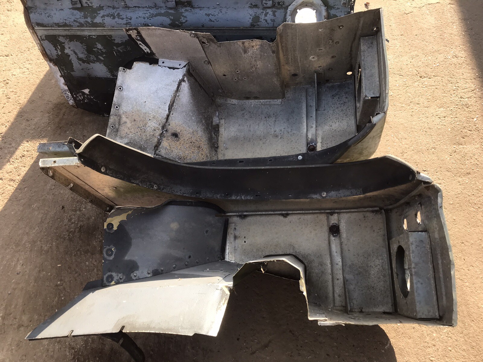LAND ROVER SERIES 3 PAIR OF WINGS & SWB REAR BODY TUB, SPARES REPAIR Q ...