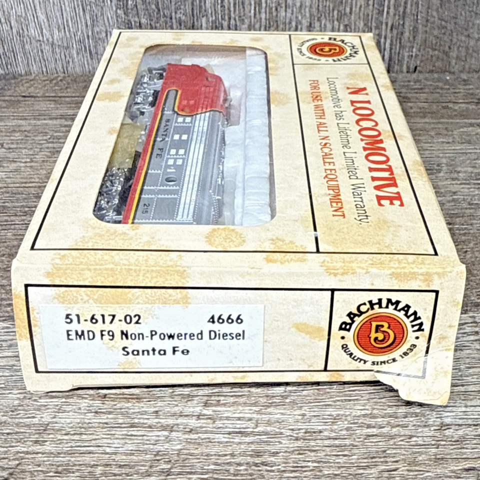 N-Scale Bachmann Santa Fe EMD F9 Dummy Non-Powered Diesel Locomotive ...