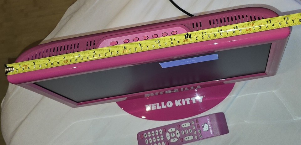 Sanrio Hello Kitty Pink 19" LCD TV/Monitor with Remote - Intertek ...