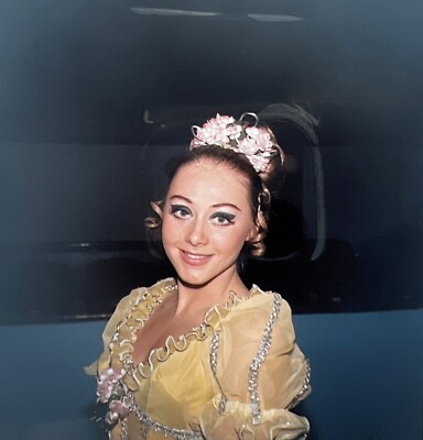 UK1-216 LORNA BROWN Beautiful Figure Skater 1971 Orig 2x2 Color ...