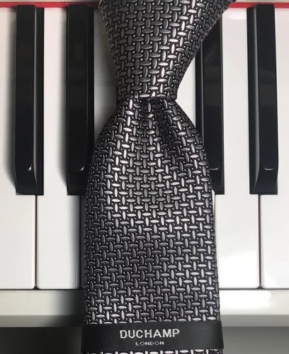DUCHAMP / Slim & Sophisticated London Luxury Silk Tie in Polished ...