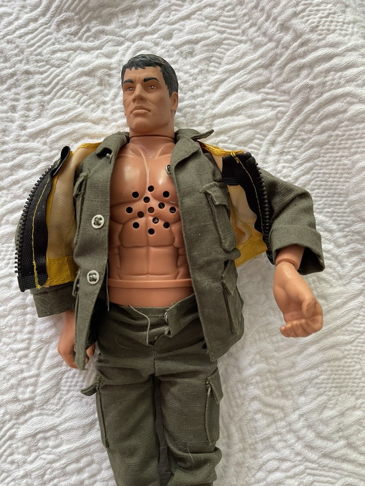 VINTAGE HASBRO GI JOE WITH WORKING VOICE/SOUND BOX with complete outfit ...