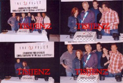 #dd218 X-FILES CAST WAY TOO FOXY 4 CANDID Photos David Duchovny Gillian Anderson | eBay