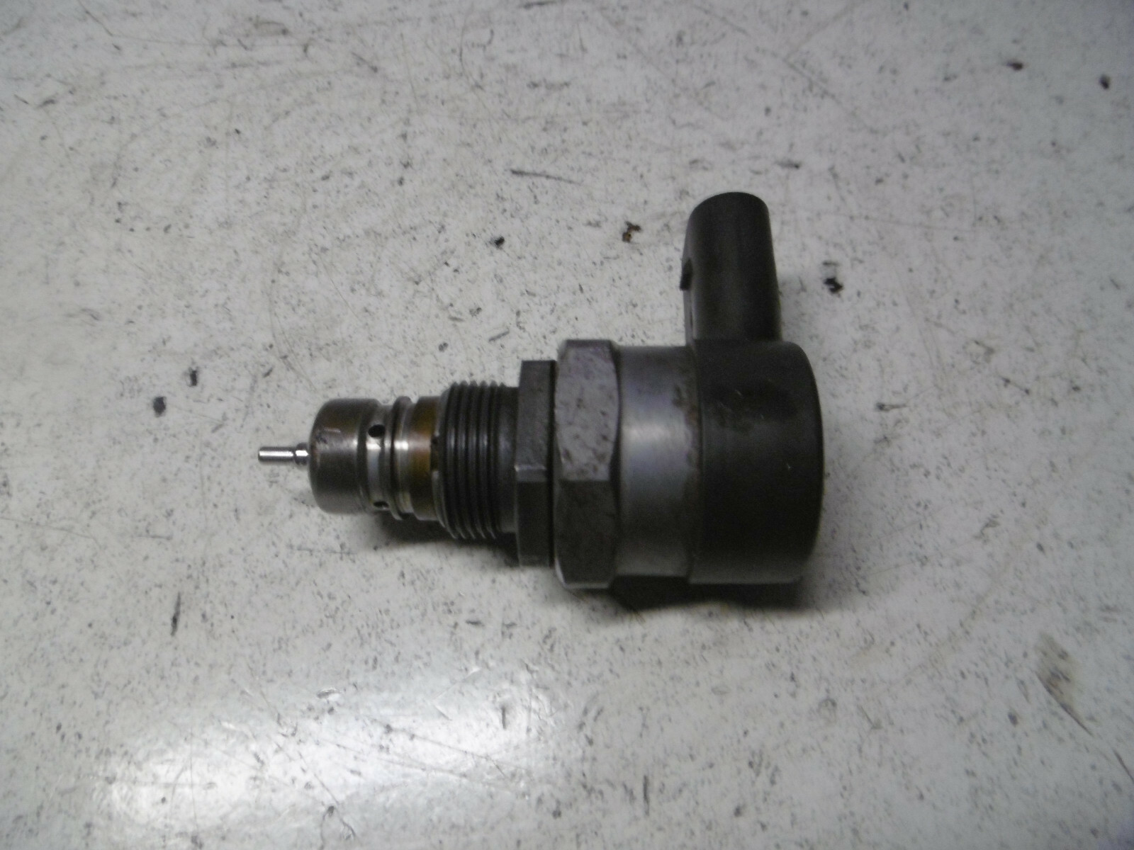 Volkswagen+of+America+057130764AB+-+Fuel+Injection+Pressure+Regulator ...