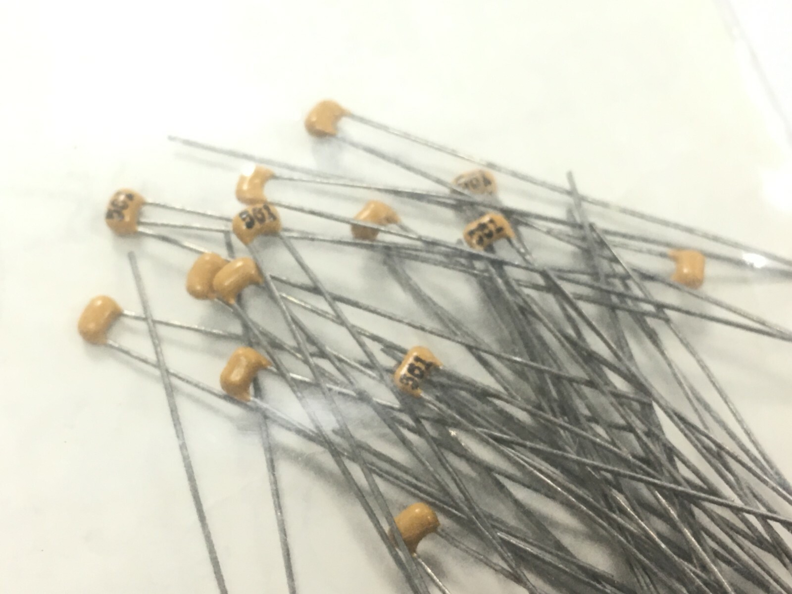 28pcs - MCI DR15BCG561J 560P (560pF) Capacitor NOS | eBay