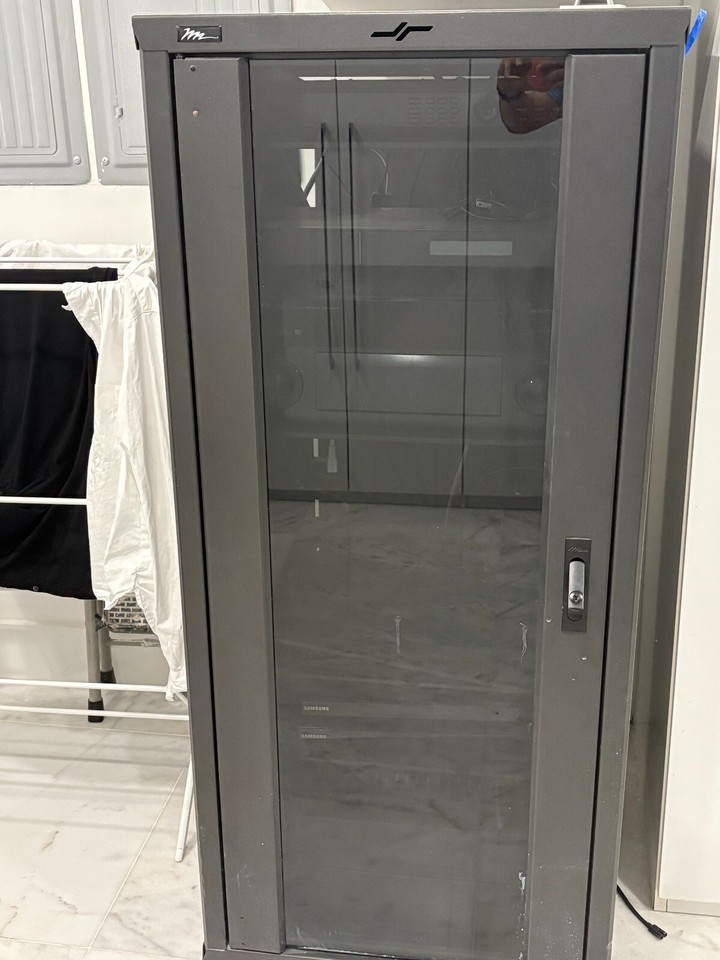 25U Server Rack Cabinet with 3 Side Panels + Glass Door -LOCAL PICKUP ...