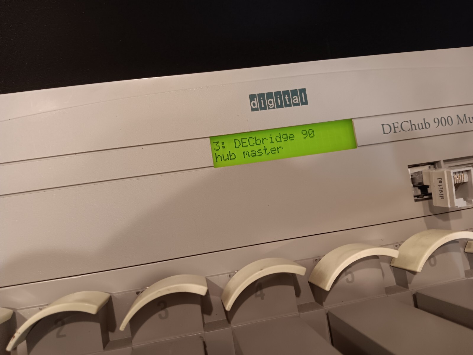 DEChub 900 MultiSwitch DECserver 90M 2x DECrepeater 90TS-90FA 2x ...