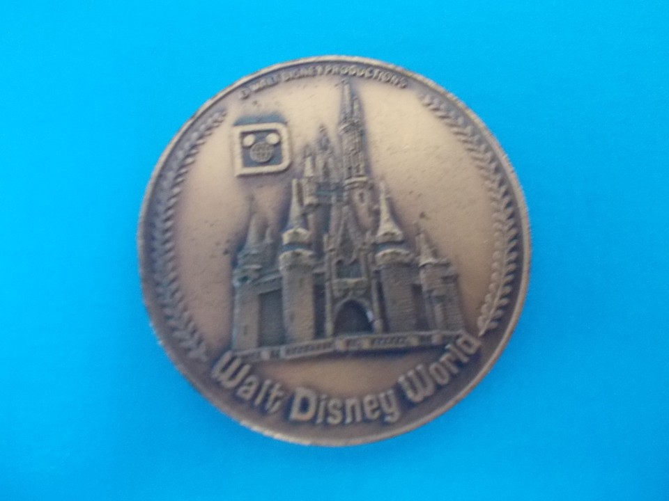 VTG WALT DISNEY WORLD 5 Lands & Castle Heavy Metal Coin Token Medallion ...