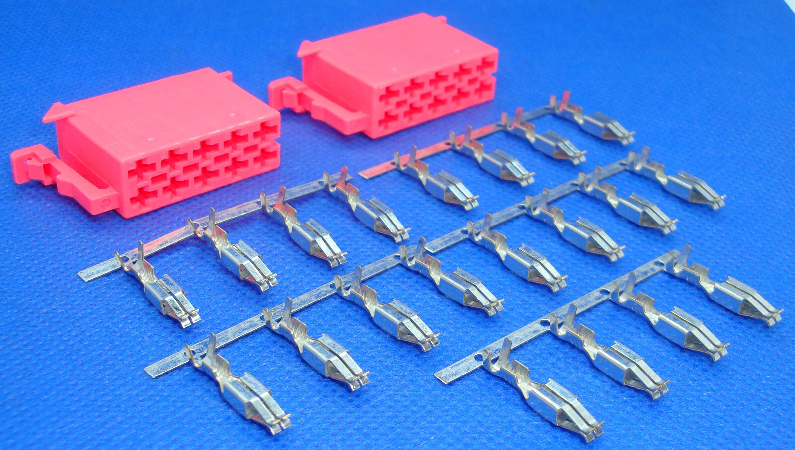 DEFENDER TD5 Speedometer 2 x Pink 10-Way ISO Connectors & Terminals ...