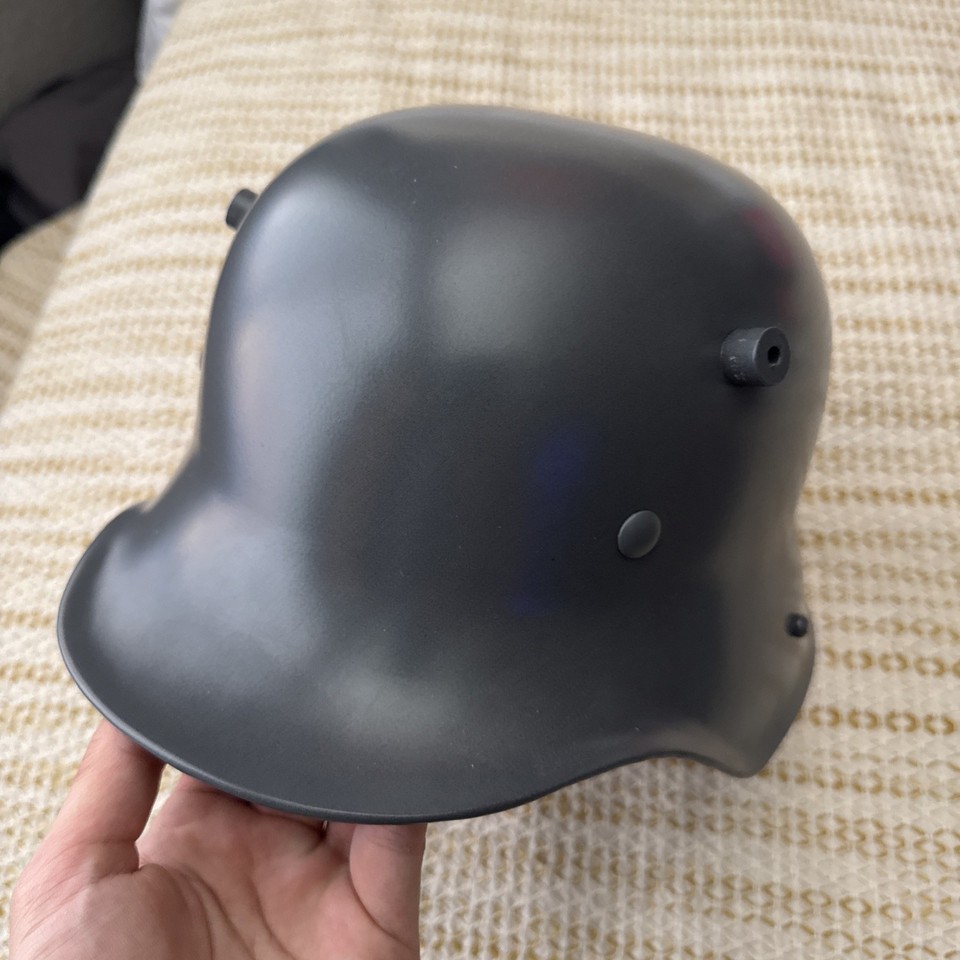 Stahlhelm M16 - WW1 German steel helmet with Stirnpanzer plate ...