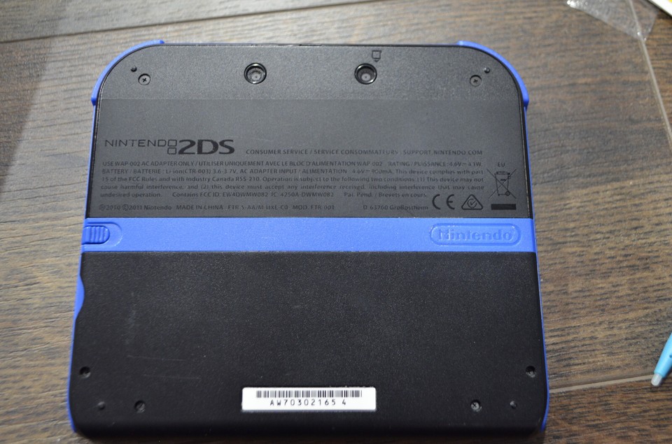 Nintendo 2DS Launch Edition Blue and Black Handheld System - Black/Blue ...