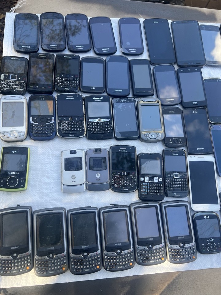 Lot Of 150 Mixed Samsung, IPhone Etc, Damaged Cell Phones For Scrap ...