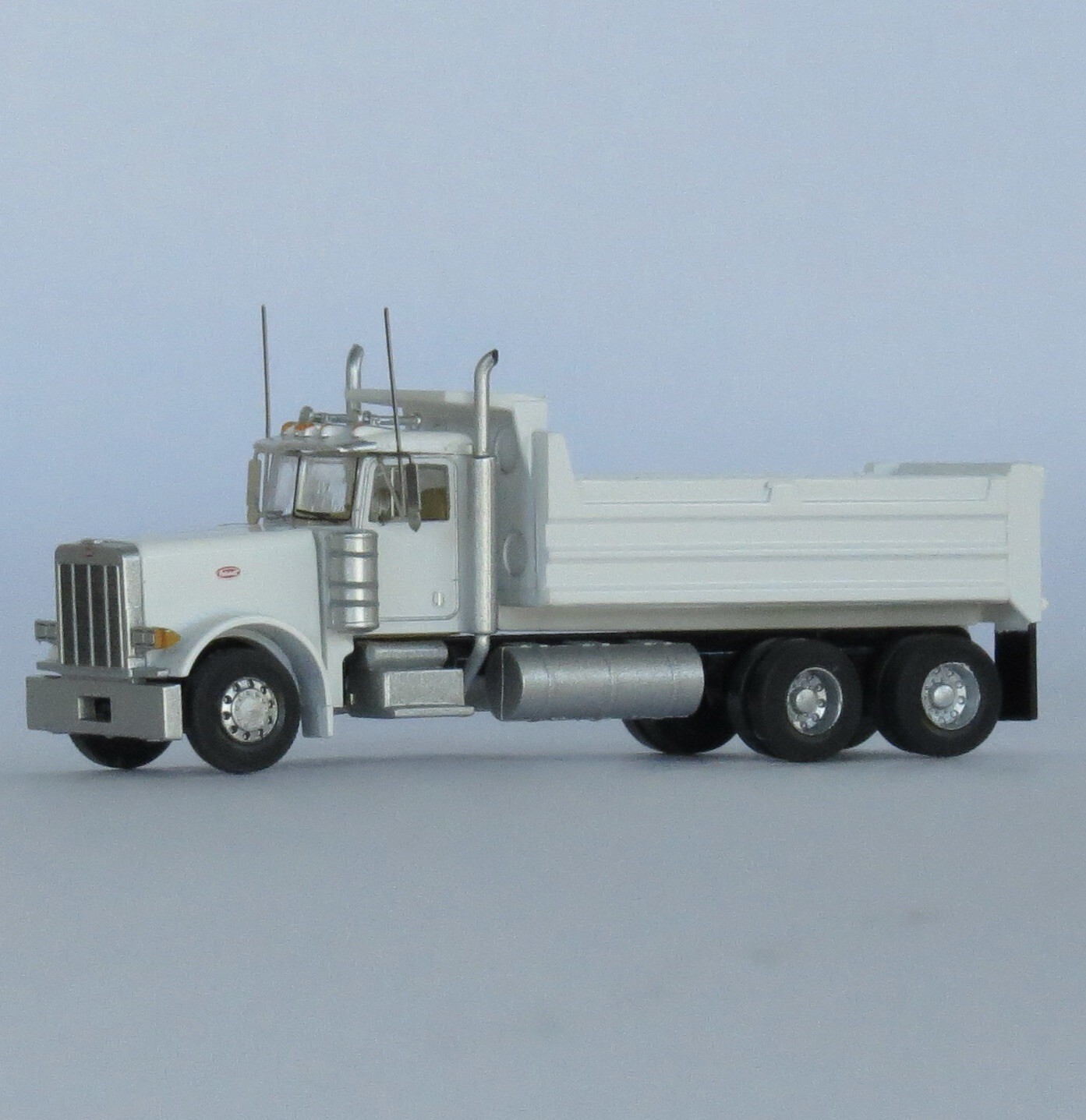 Trainworx #47972 Peterbilt 379 White Dump Truck N-Scale NIB | eBay