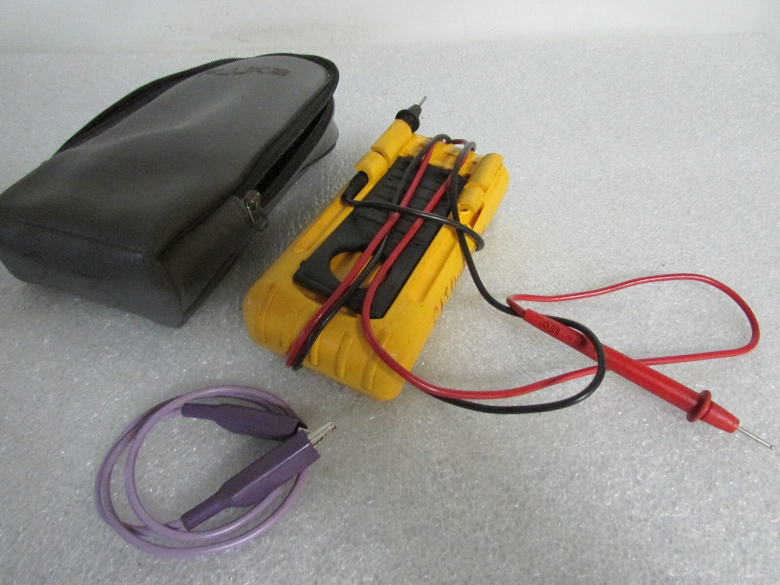 Fluke 23 Series Multimeter With Fluke Leads for sale online | eBay