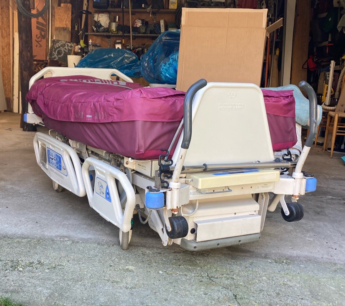 Hill-Rom TotalCare SpO2RT 2 ICU P1900 Hospital Bed with hospital grade ...