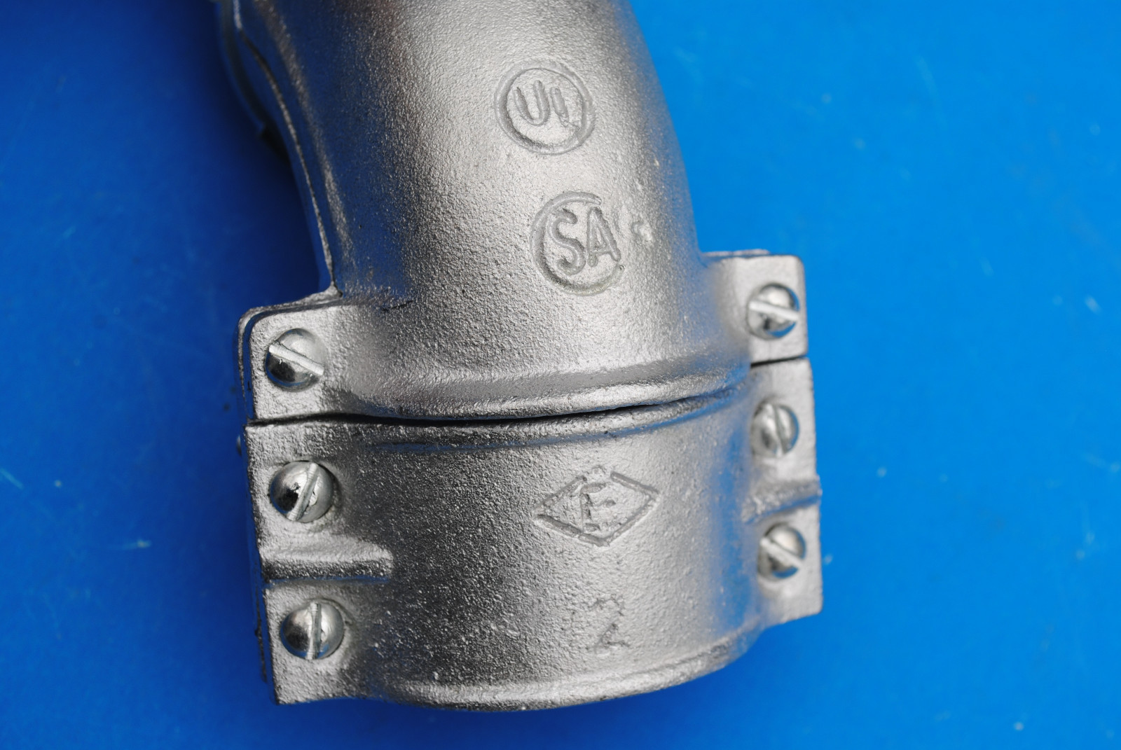 2" Malleable Iron 90° Angled Connector For 2" Flex, Greenfield & BX ...