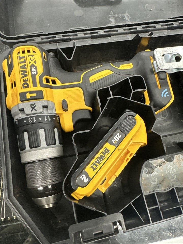 DEWALT DRILL DCD797 BATTERY AND CHARGER | eBay