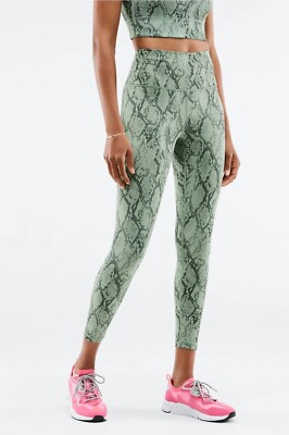 Fabletics 2pc workout set size 1X Excellent Condition Cactus Snake ...