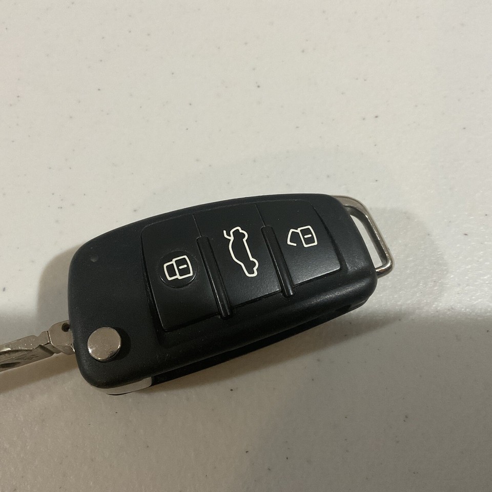 OEM AUDI Keyless Entry Remote Fob 4 Button Flip Key OEM AUDI NBGFS12A71 ...