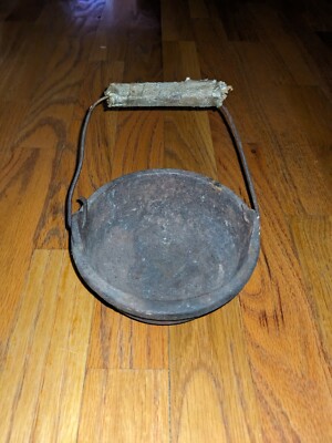OLD USED VINTAGE TOOLS CAST IRON LEAD SMELTING MELTING POT W/ HANDLE ...