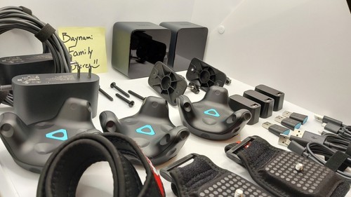 🔥3 HTC VIVE Trackers 2.0 + 3x Straps 2x Base Stations VRChat Full Body ...